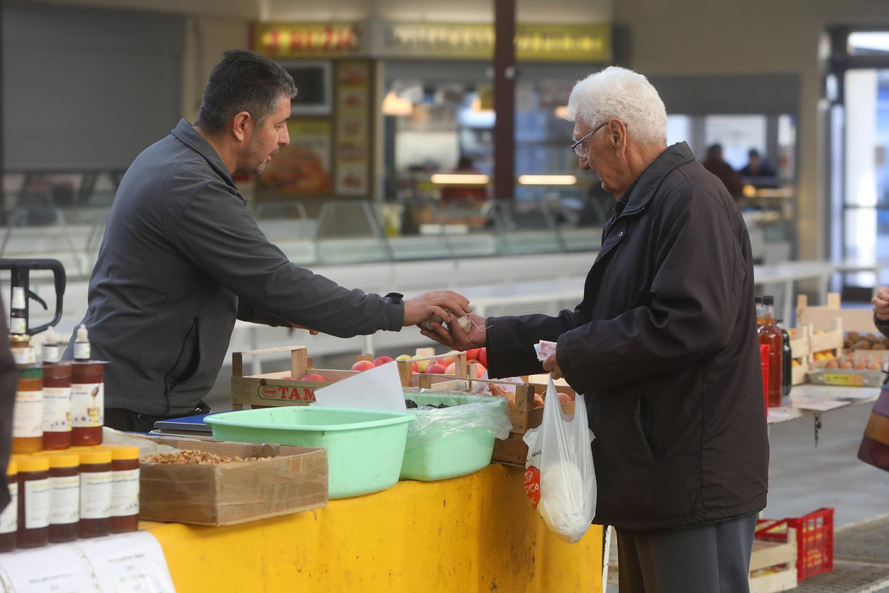 Bogata uskrsna košarica ove godine stoji 330 eura, a mnogi si ne mogu priuštiti niti ...