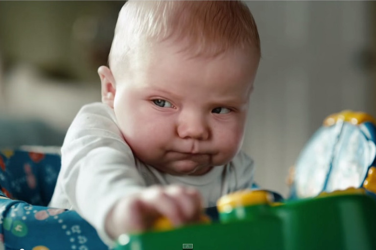 SLATKI SMRDLJIVCI: Bebe s 'licem za kakanje' uhvaćene u slow-motionu ...