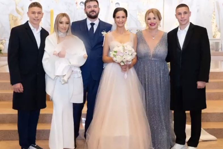 Iva Todorić nabacila odvažan dekolte, kći Tara Balent blistala u ...