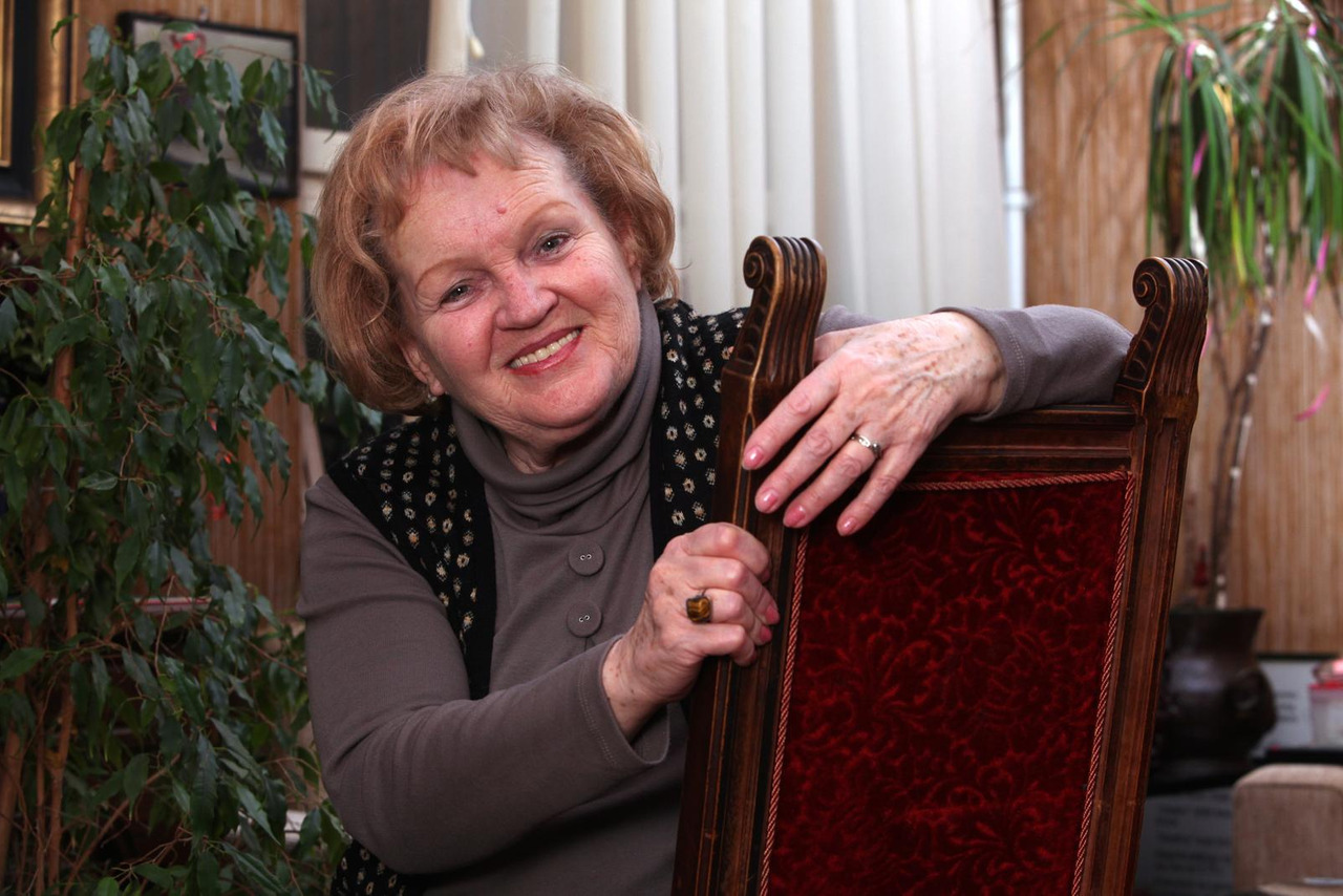 Umrla Smiljka Bencet, legendarna Regica iz serije 'Gruntovčani' - Net.hr