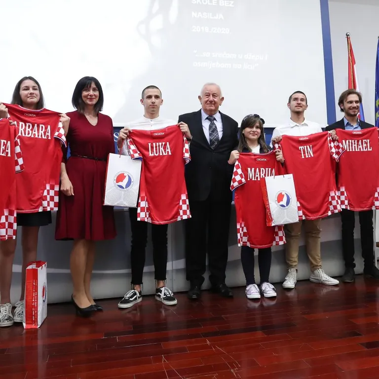 DODIJELJENE SU NAGRADE 'LUKA RITZ': Ministrica Divjak objavila da je ...