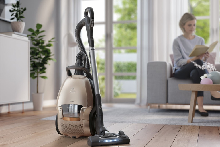 Usisavač s vrećicom za snažno i praktično usisavanje doma