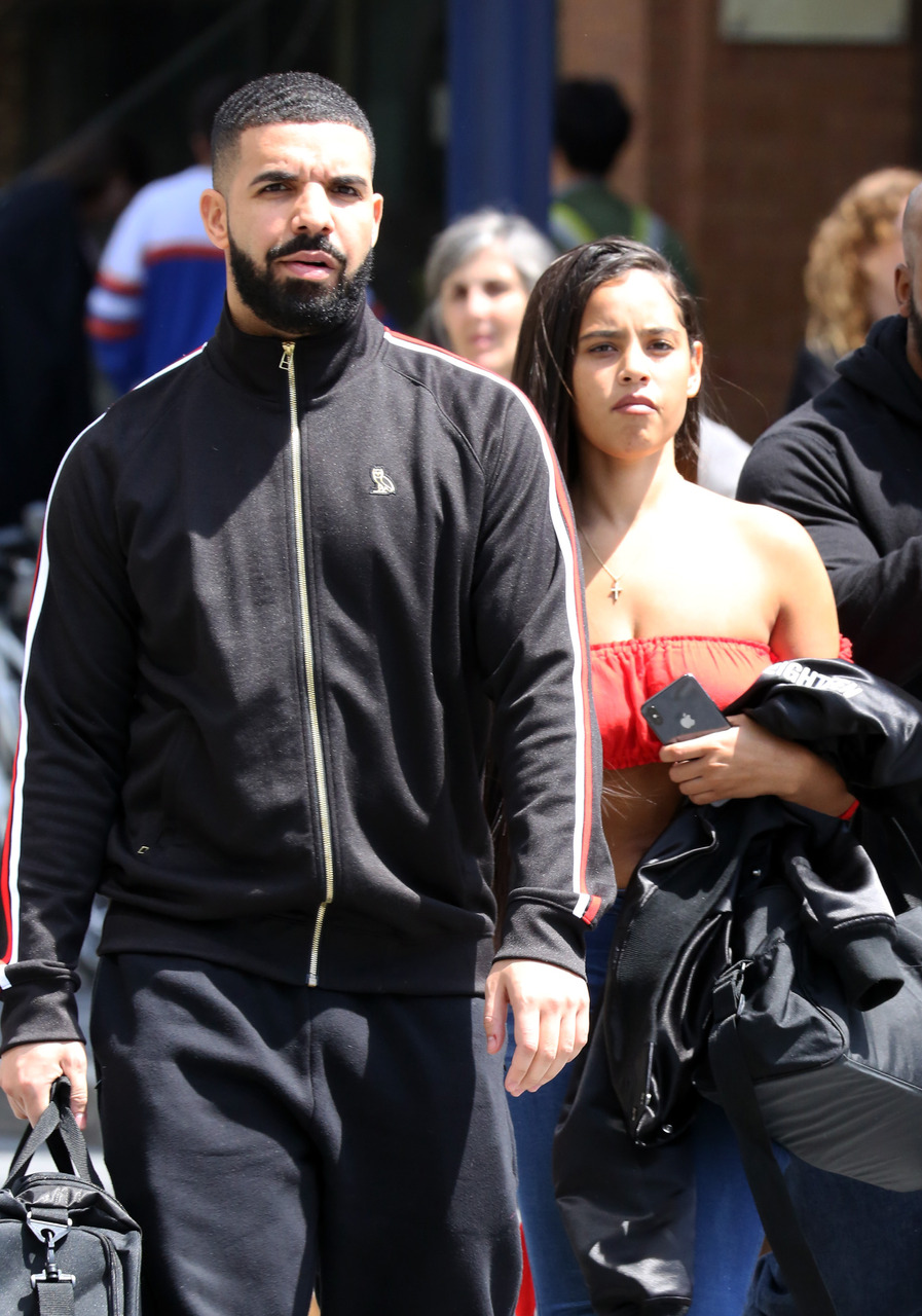Drake uhvaćen s misterioznom brinetom. Je li se napokon zaljubio?