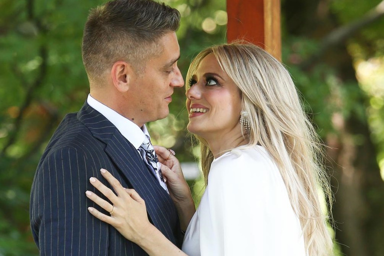 Jelena Veljača poljubila supruga pa na vratu 'slučajno' otkrila podljev ...