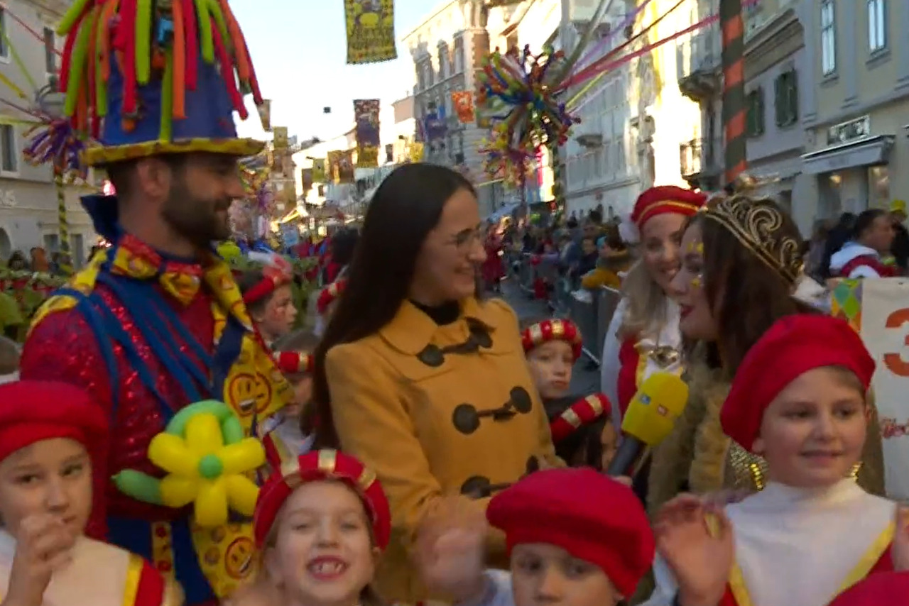 Tisuće malih maškara prolaze Rijekom, razgovarali smo s kraljicom i ...