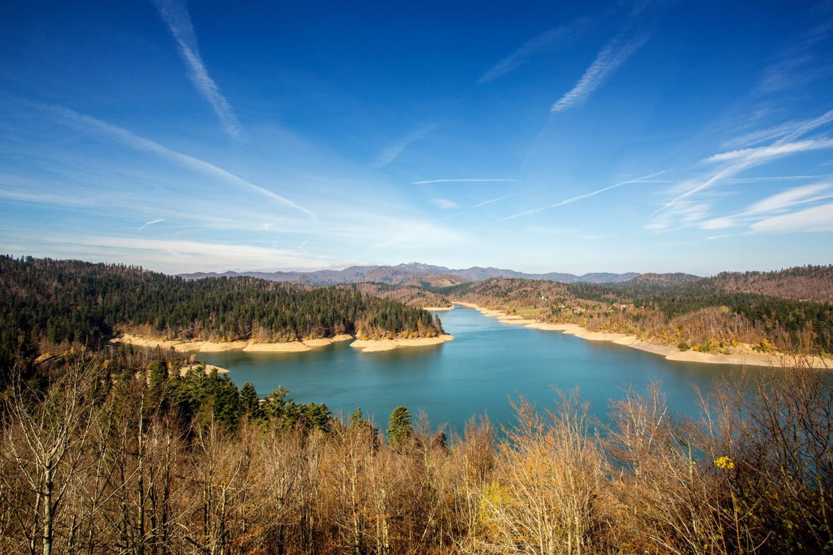 Jezero Bajer - dragulj Gorskog kotara koji obavezno moraš posjetiti ...