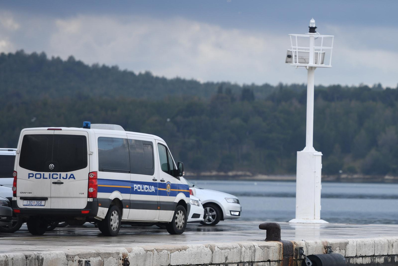 Strašna tragedija na Cresu: Austrijanac pao sa stepenica dok je silazio u plovilo pa poginuo ...