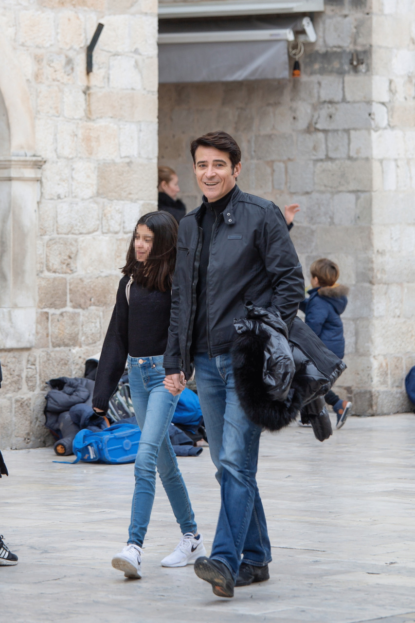 Goran Višnjić i kćer Lana Lourdes prošetali Stradunom držeći se za ruke