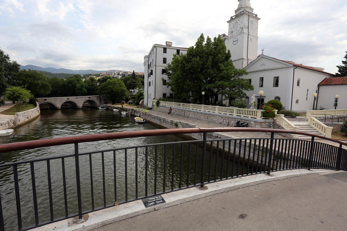 'Ljubavna cestica' u Crikvenici nova je hit destinacija za sve ... 'Ljubavna cestica' u Crikvenici nova je hit destinacija za sve ...