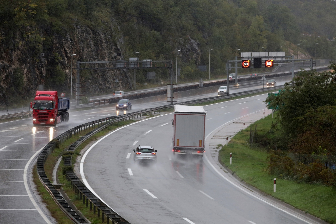 NESREĆE NA A7 I U TUNELU TRSAT: HAK upozorava vozače da se vozi usporeno, a na A6 postoji ...