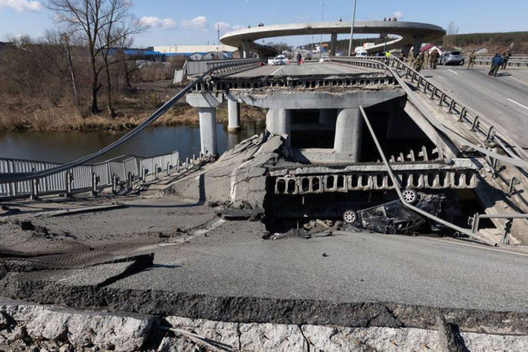 Pogledajte kako danas izgleda most pokraj Kijeva razvaljen na početku ...