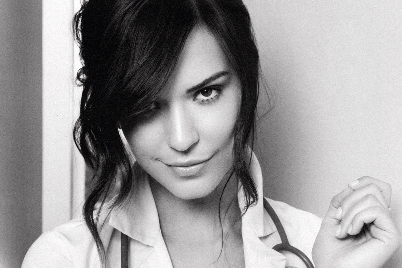 Odette Annable pogađa strike k'o od šale