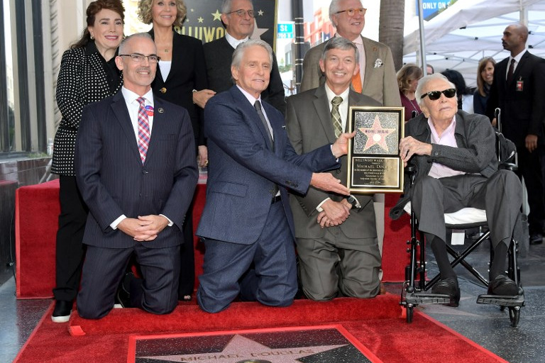POLA STOLJEĆA KARIJERE: Michael Douglas dobio zvijezdu na Stazi slavnih ...