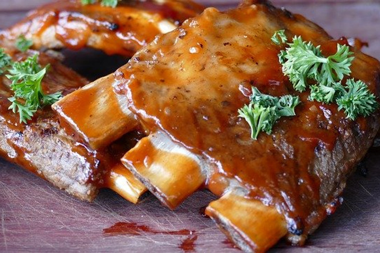 Priprema svinjskih rebarca: Pečena rebarca sa senfom i crvenim umakom ...