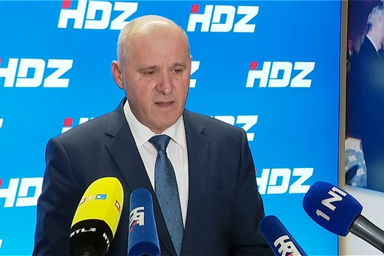 Branko Bačić stao pred novinare: Evo o čemu se danas razgovaralo na sjednici Predsjedništva HDZ ...