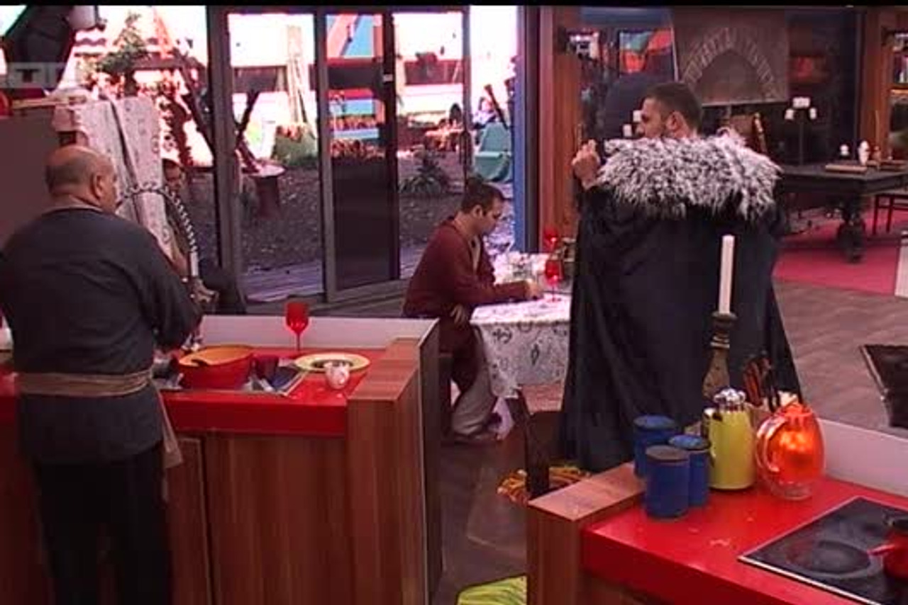 Rade: Od danas ću se skinuti u tange i pokazati kako se igra pravi ...