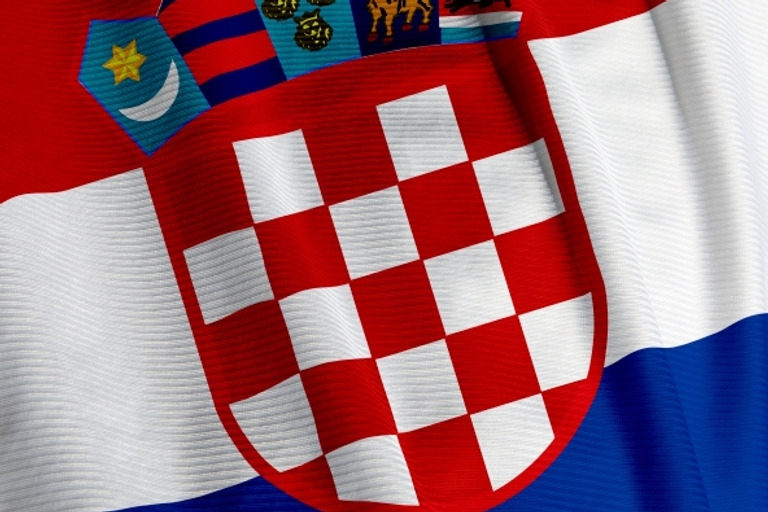 Dječak zapalio hrvatsku zastavu - Net.hr