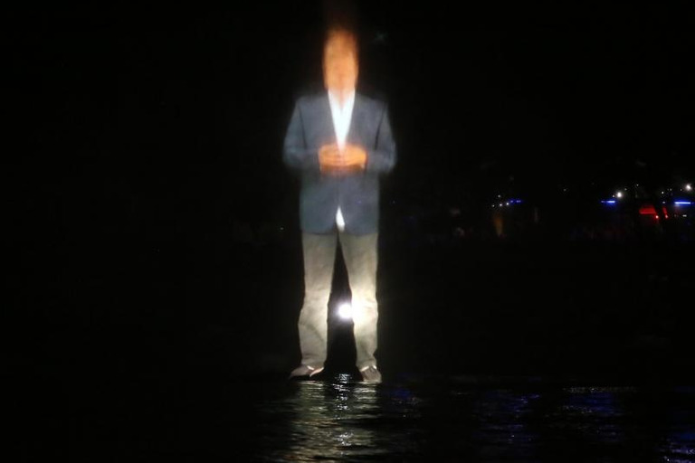 STIPE PETRINA SVJETLOSNIM SPEKTAKLOM ZAPOČEO KAMPANJU: Pogledajte što ...