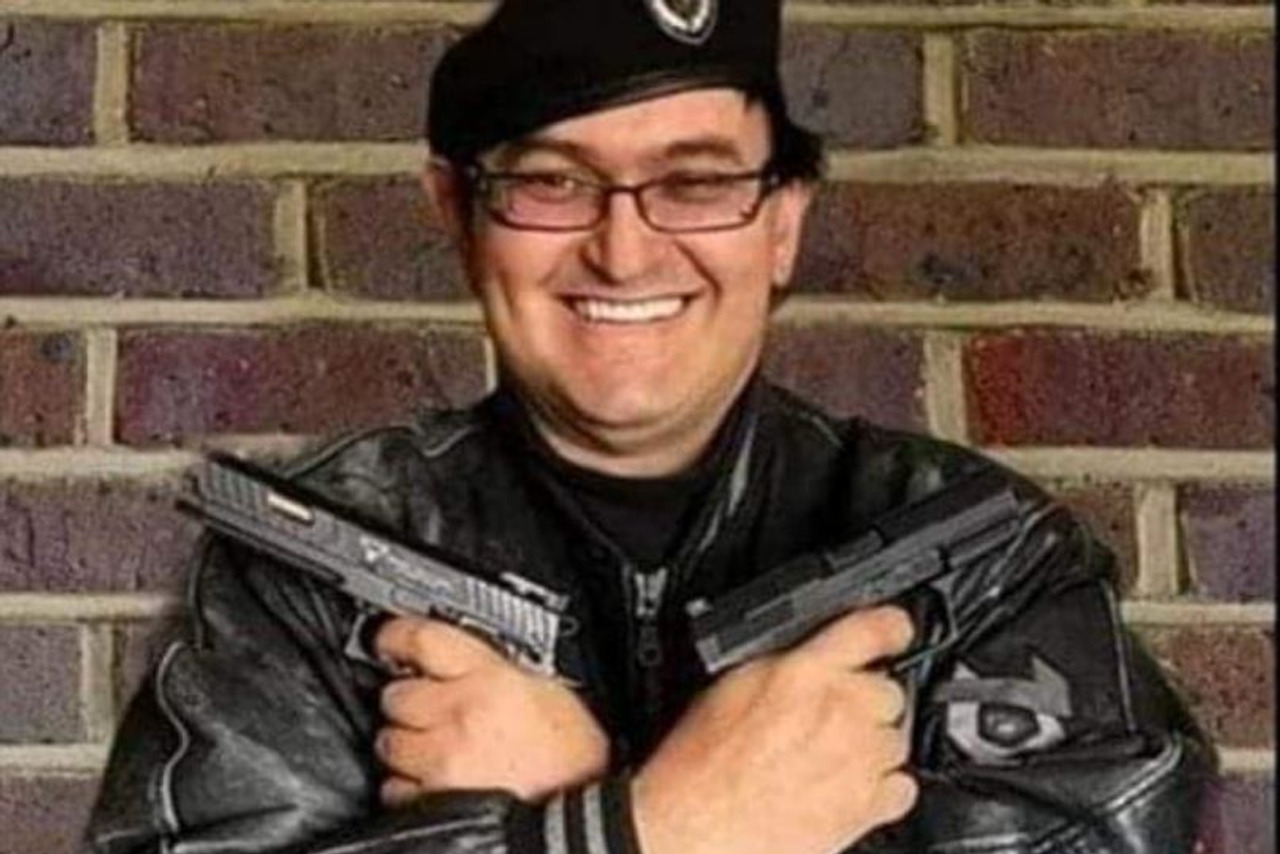 Pojavile se fotografije doktora i šefa psihijatrije u Leskovcu: Pozira ...