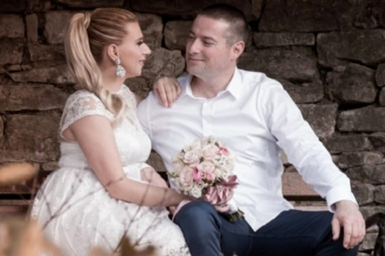 INTIMNA CEREMONIJA NA PLAŽI U RAŽANCU: Vjenčali se Valentina i ... INTIMNA CEREMONIJA NA PLAŽI U RAŽANCU: Vjenčali se Valentina i ...