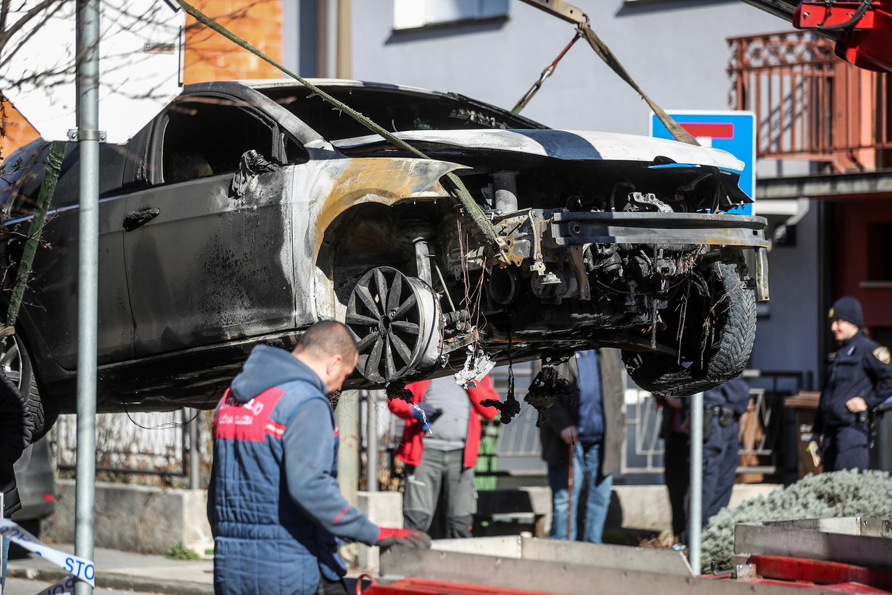 Izgorio auto pred kućom Mamićevog poreznika, na pročelju osvanula i ...