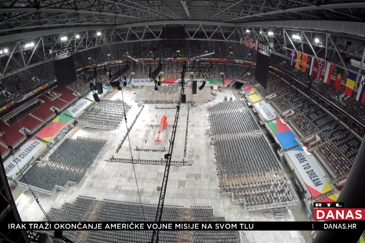 Nogometni teren pretvoren u rukometnu arenu: Dodano je i 9.000 sjedećih ...