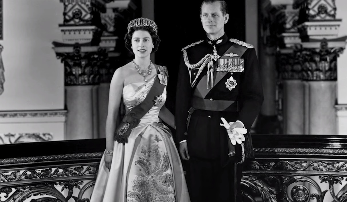 Detalji spektakularne krunidbe Elizabete II.: Na cipelama imala rubine ...