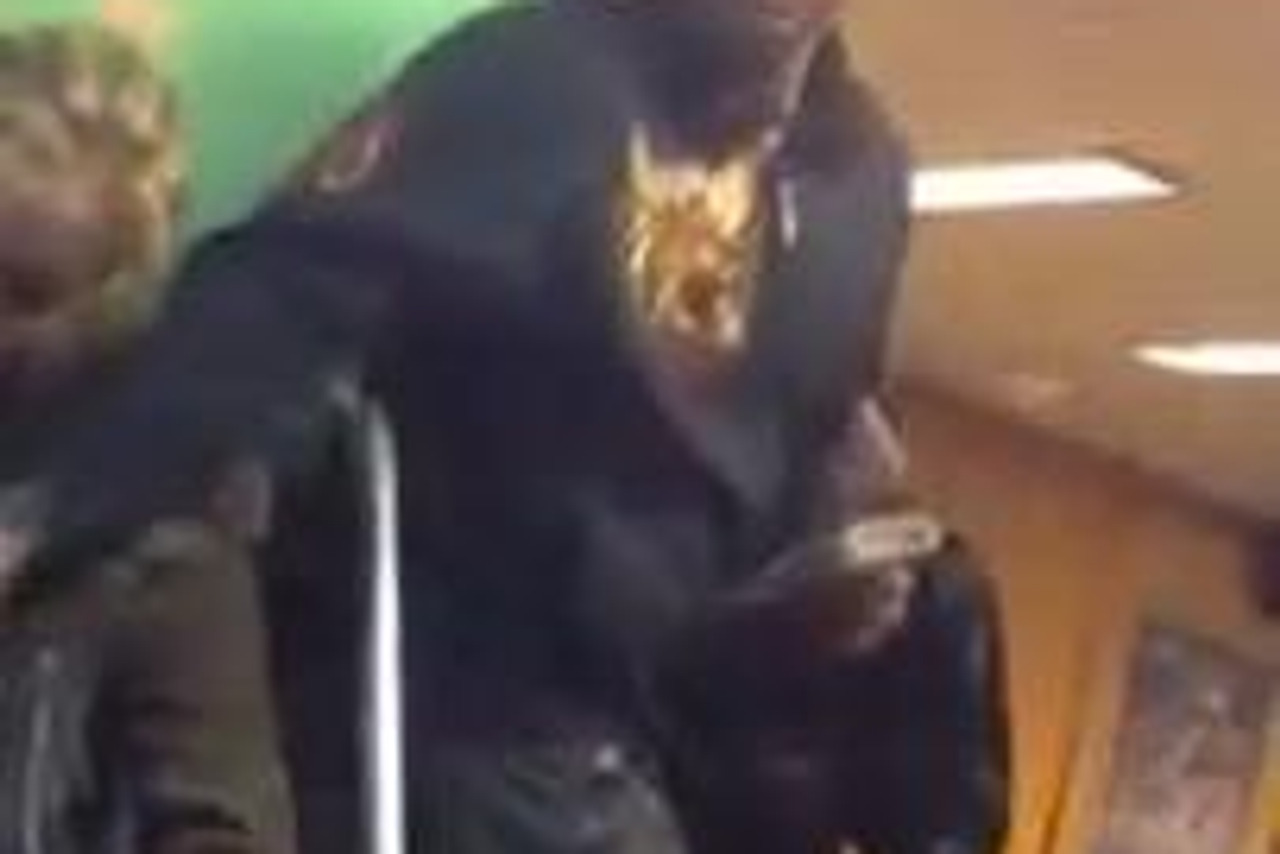 Ukrao joj mobitel u jednoj sekundi Ukrao joj mobitel u jednoj sekundi