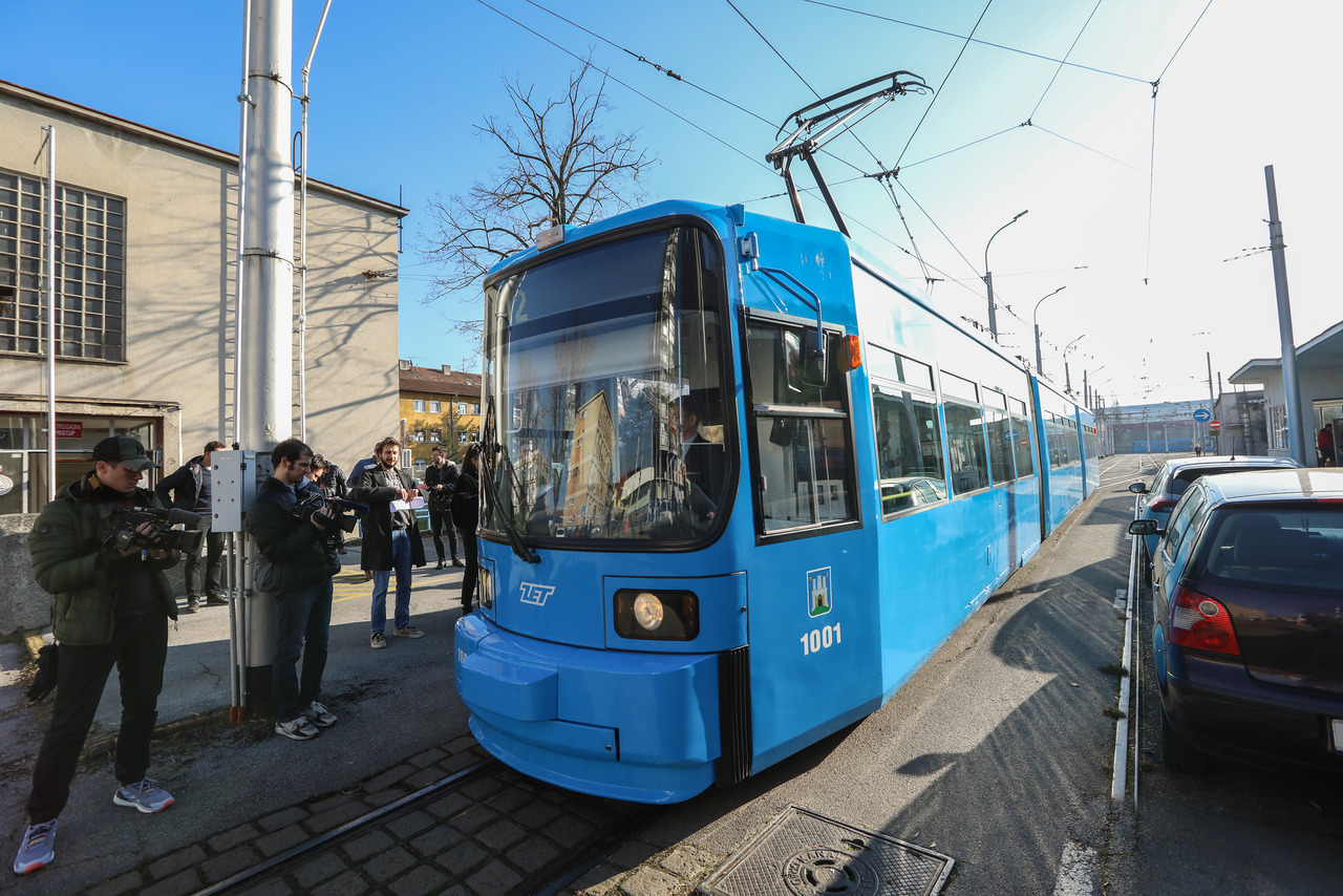 Nakratko prekinut tramvajski promet u centru Zagreba. Šteta brzo sanirana, tramvaji ponovno voze ...