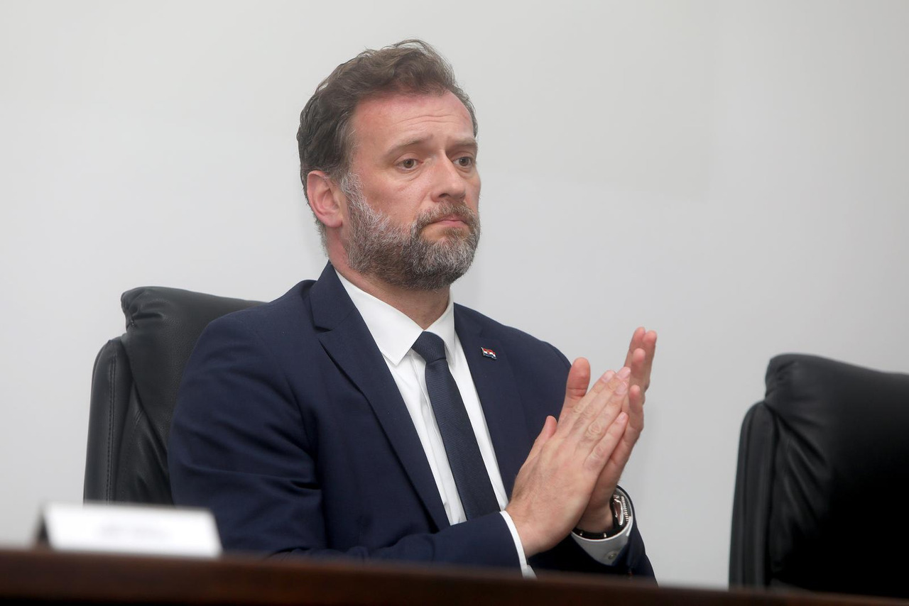 Besramni Banožić dodijelio je sam sebi stan u Zagrebu, a cijela priča ...