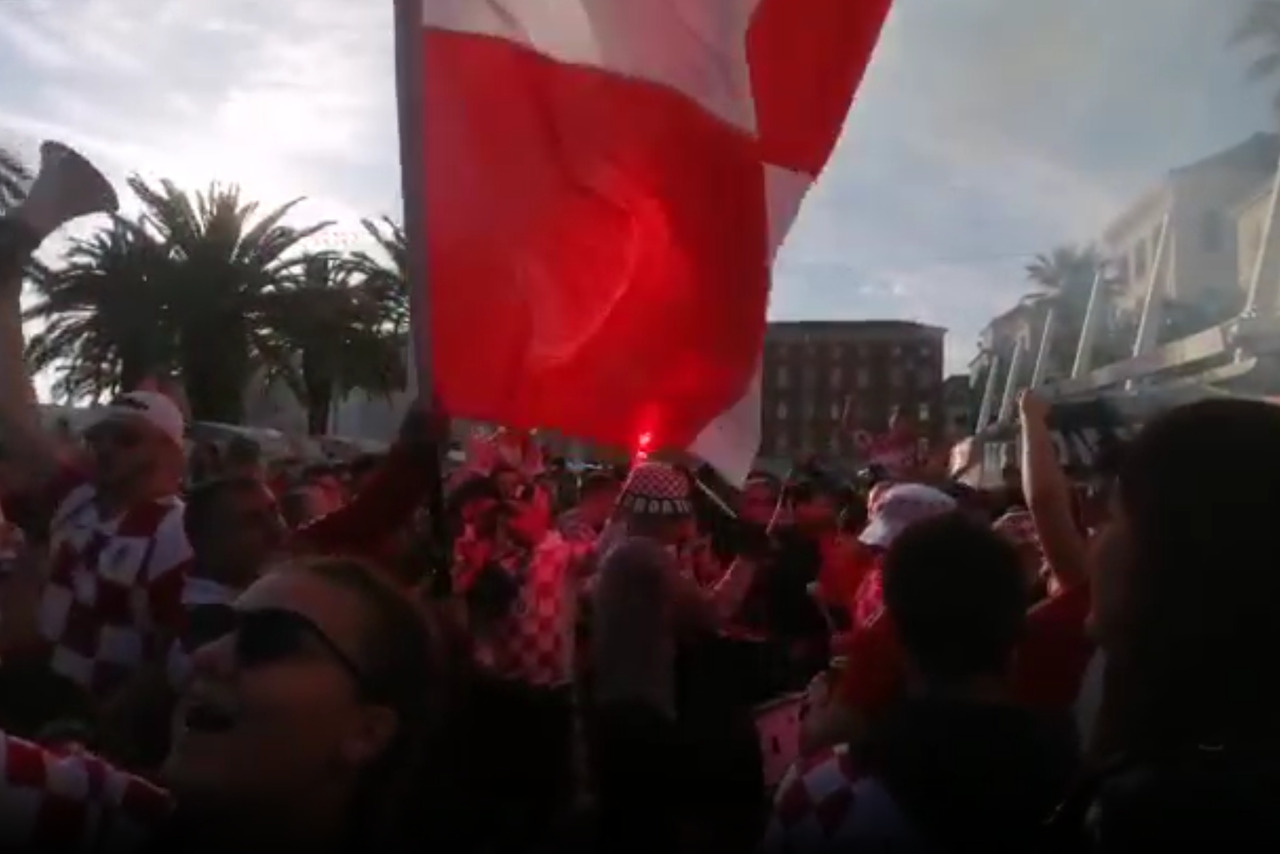 VIDEO Kakva ludnica na Rivi: Pale se bengalke, grmi poznati repertoar ...