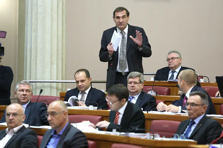 Paljba na Petrova: 'Imat ćemo strpljenja dok se ne snađete', Pernar ... Paljba na Petrova: 'Imat ćemo strpljenja dok se ne snađete', Pernar ...