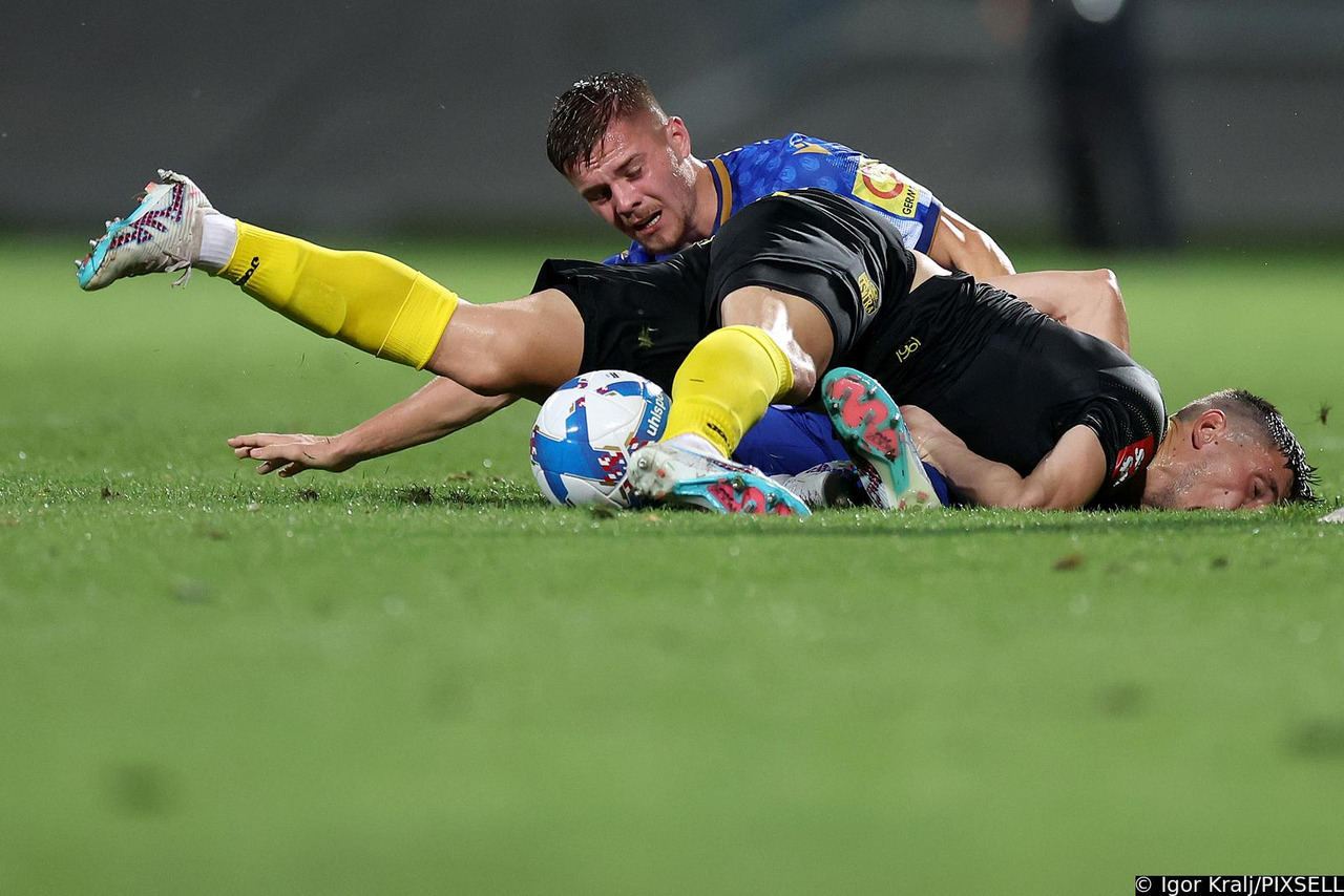 Luka Hujber doživio težak lom ruke na početku utakmice protiv Varaždina ...