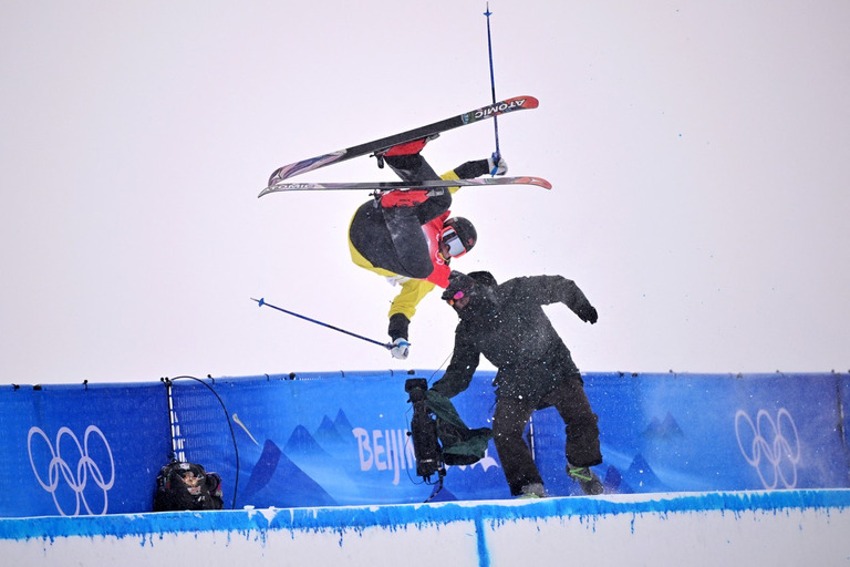 Pogledajte kako je finski skijaš pao na kamermana - Net.hr