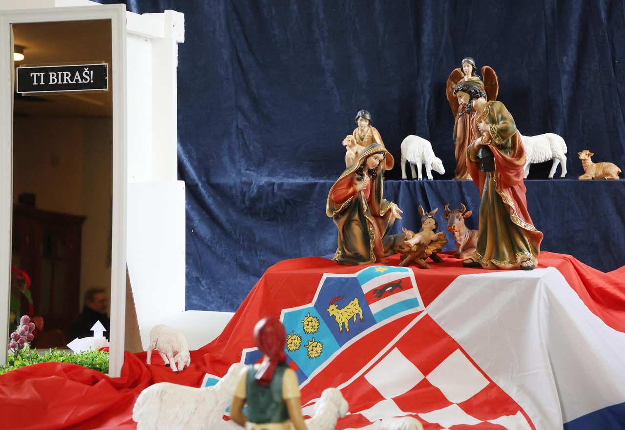 Barbike, Isus i hrvatska zastava: Neobične jaslice digle buru u ...