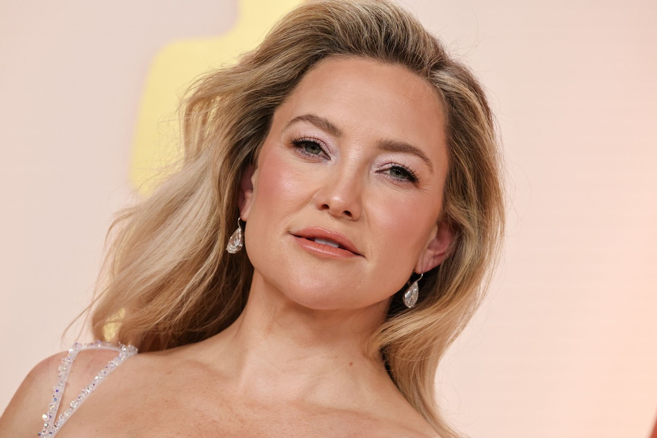 Kate Hudson se skinula u toples, pokazala stražnjicu u tangama i ...