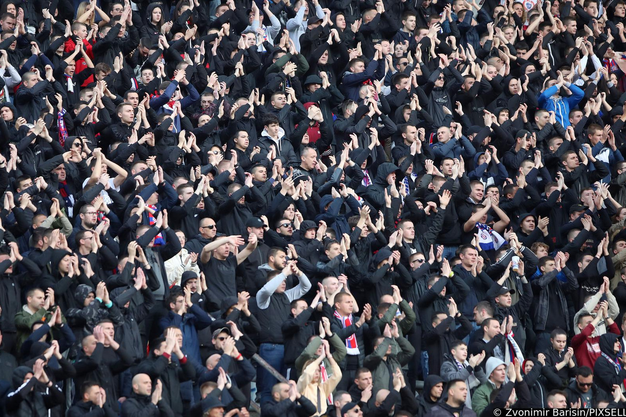 Torcida pozvala igrače na poluvremenu, kasnije je krenuo 'kaos' - Net.hr