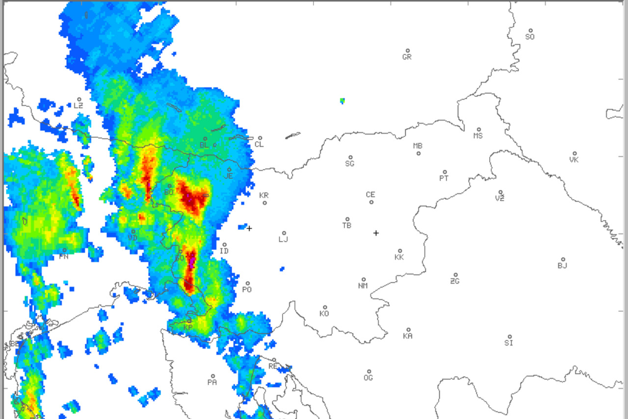 U Istru stiglo nevrijeme: Temperatura je pala, a pada i kiša koja je ... U Istru stiglo nevrijeme: Temperatura je pala, a pada i kiša koja je ...