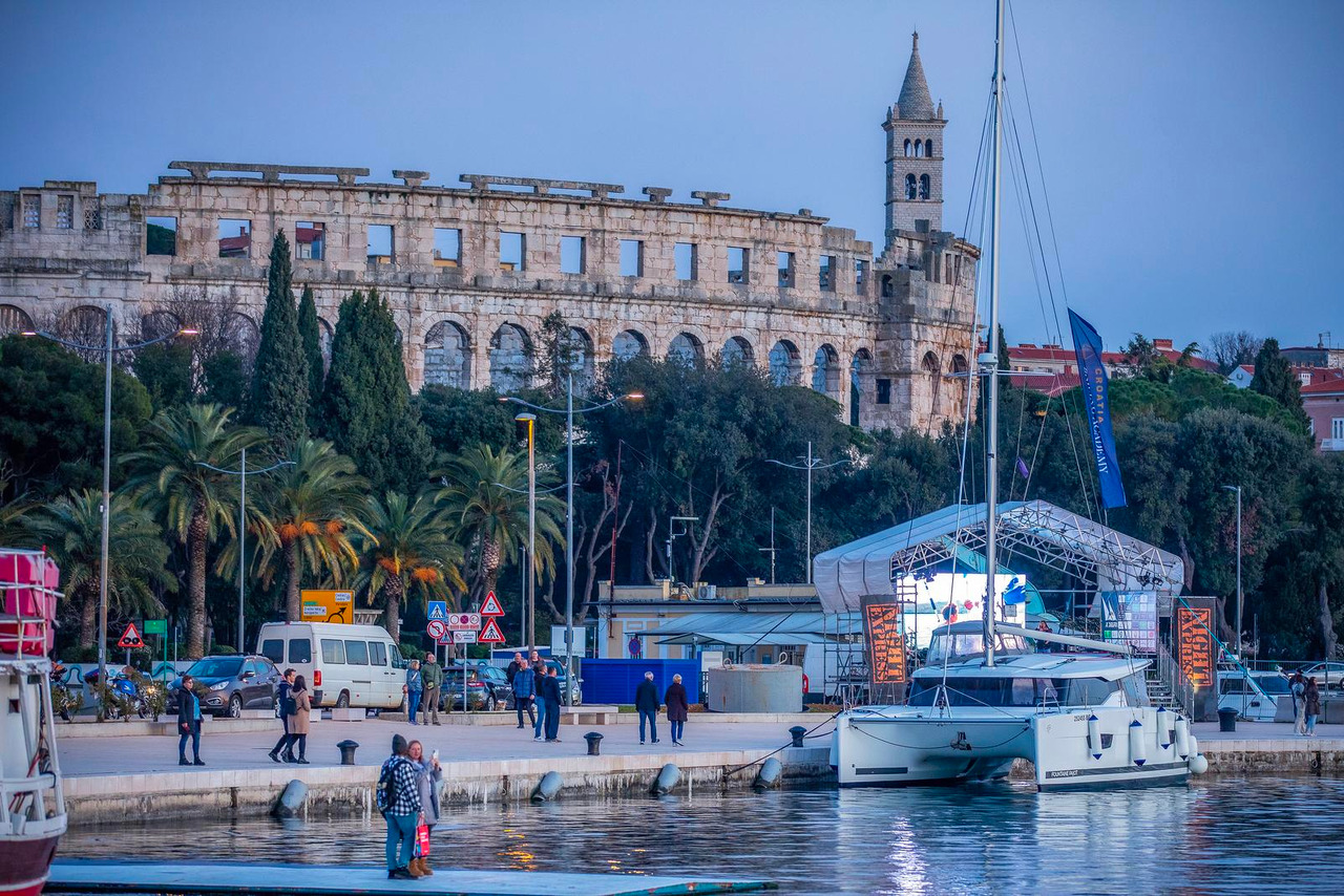 Pula zabranila nudizam i žesticu na plažama. SDP-ovac: 'Zna se čemu ...