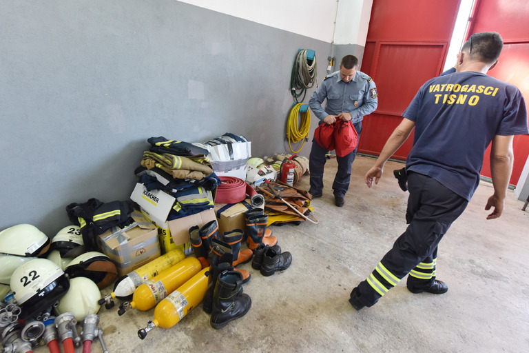Hvalevrijedna pomoć susjeda: DVD Tisno dobio bogatu donaciju od kolega ...