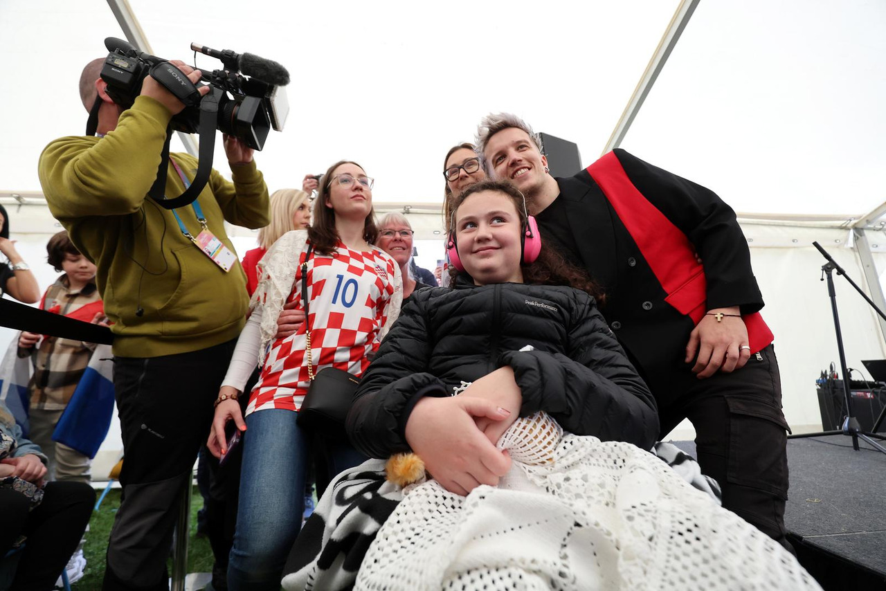 Na druženju s Baby Lasagnom fanovi pjevali i plesali: Orilo se Rim Tim ...