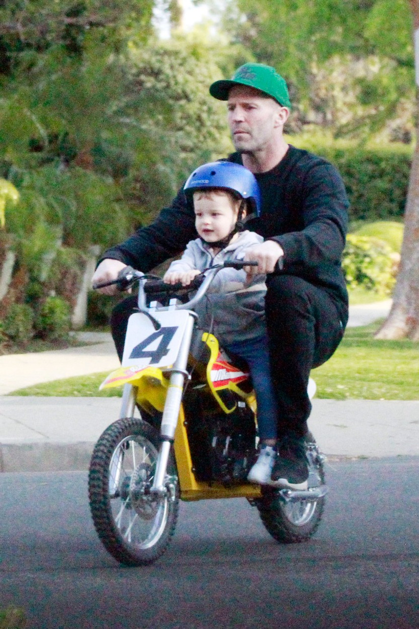 Ovo je najslađi prizor koji ćete vidjeti danas: Jason Statham provozao ...