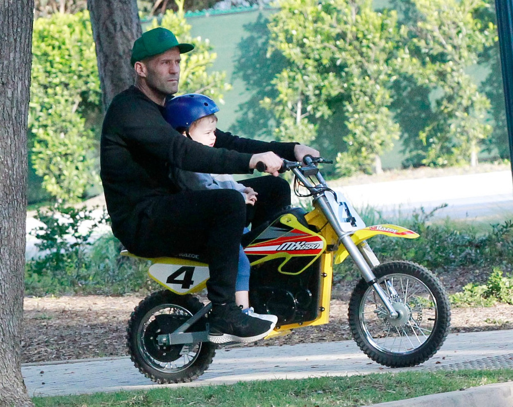 Ovo je najslađi prizor koji ćete vidjeti danas: Jason Statham provozao ...