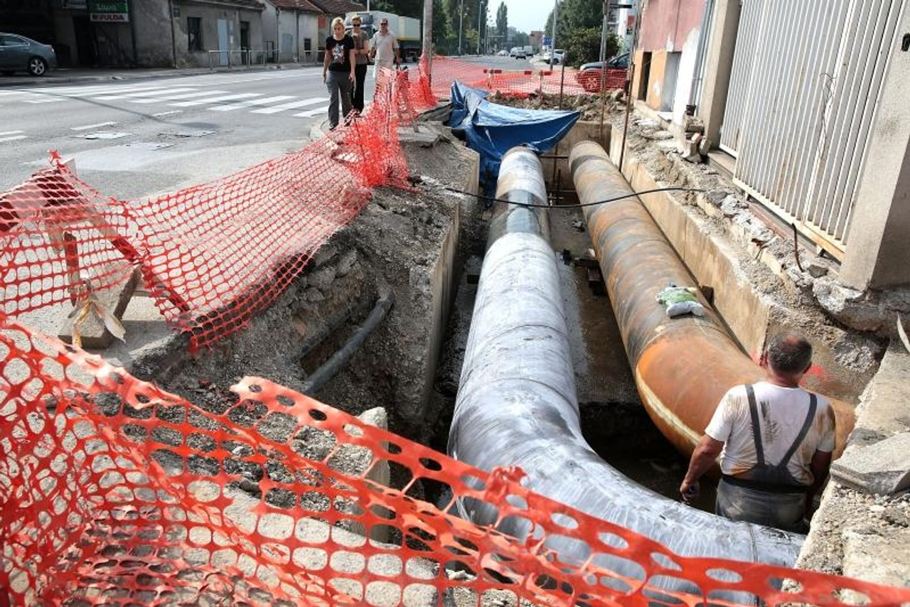 Zbog puknuća vrelovoda dijelovi Zagreba do sutra ostaju bez tople vode - Net.hr