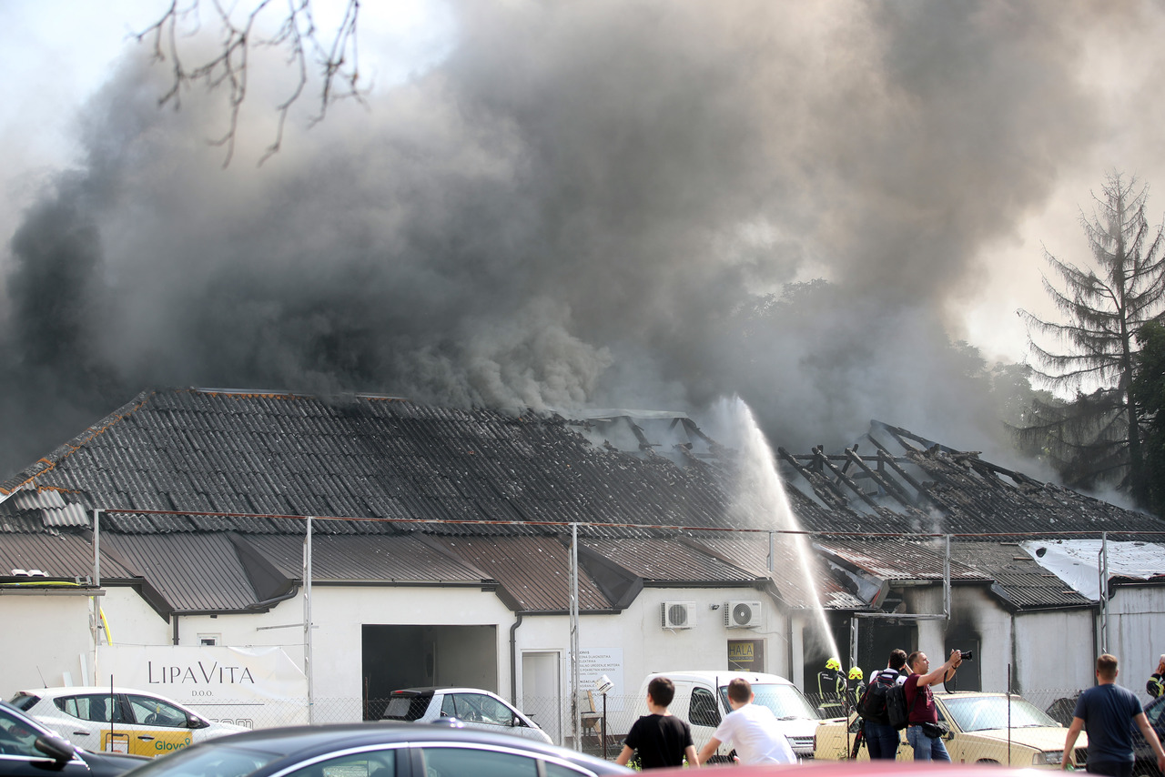 Gusti, crni dim nadvio se nad zagrebačkim Krugama: Gori zgrada ...