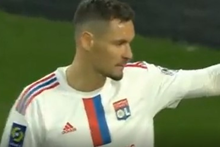 Veliki kiks Dejana Lovrena, pogledajte kakvu je glupost napravio u ... Veliki kiks Dejana Lovrena, pogledajte kakvu je glupost napravio u ...