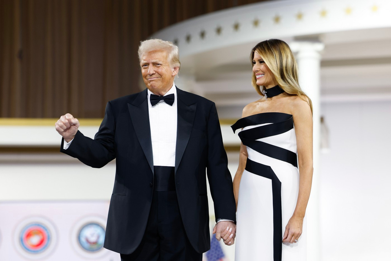 Melania Trump zasjenila sve na inauguracijskom balu, haljinu je kreirao ...