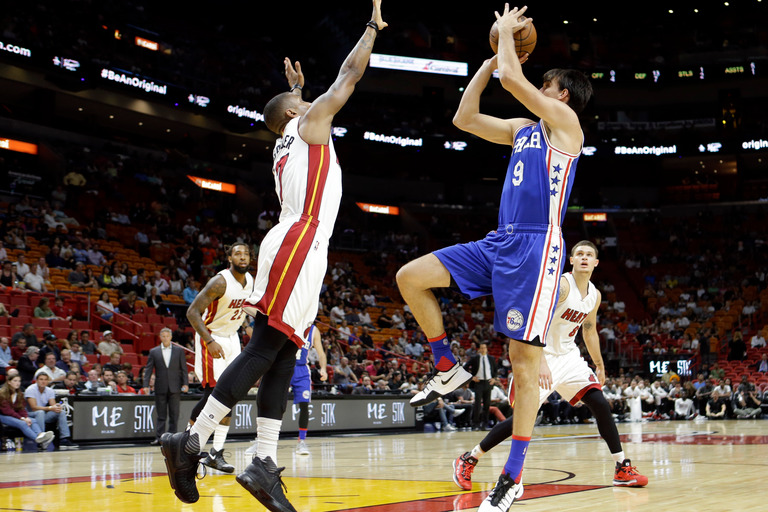 Pogledajte video u kojem su obitelj, prijatelji, bivši suigrači i ...