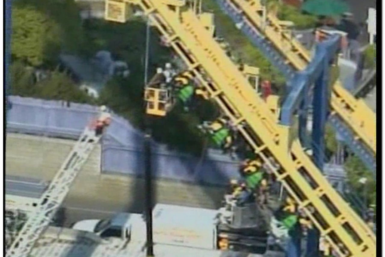 Tri sata visili na roller coasteru - Net.hr