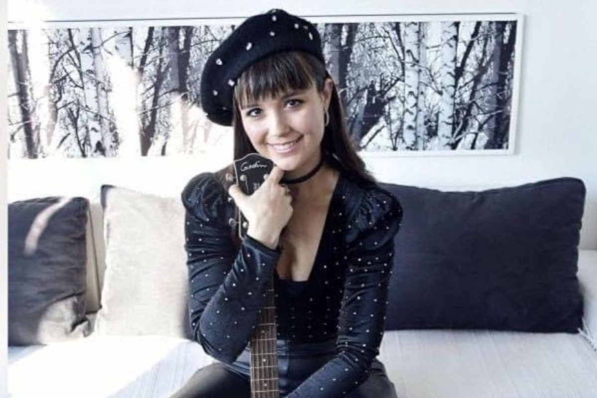 Erna je politologinja koja je izgradila uspješnu glazbenu karijeru u ...